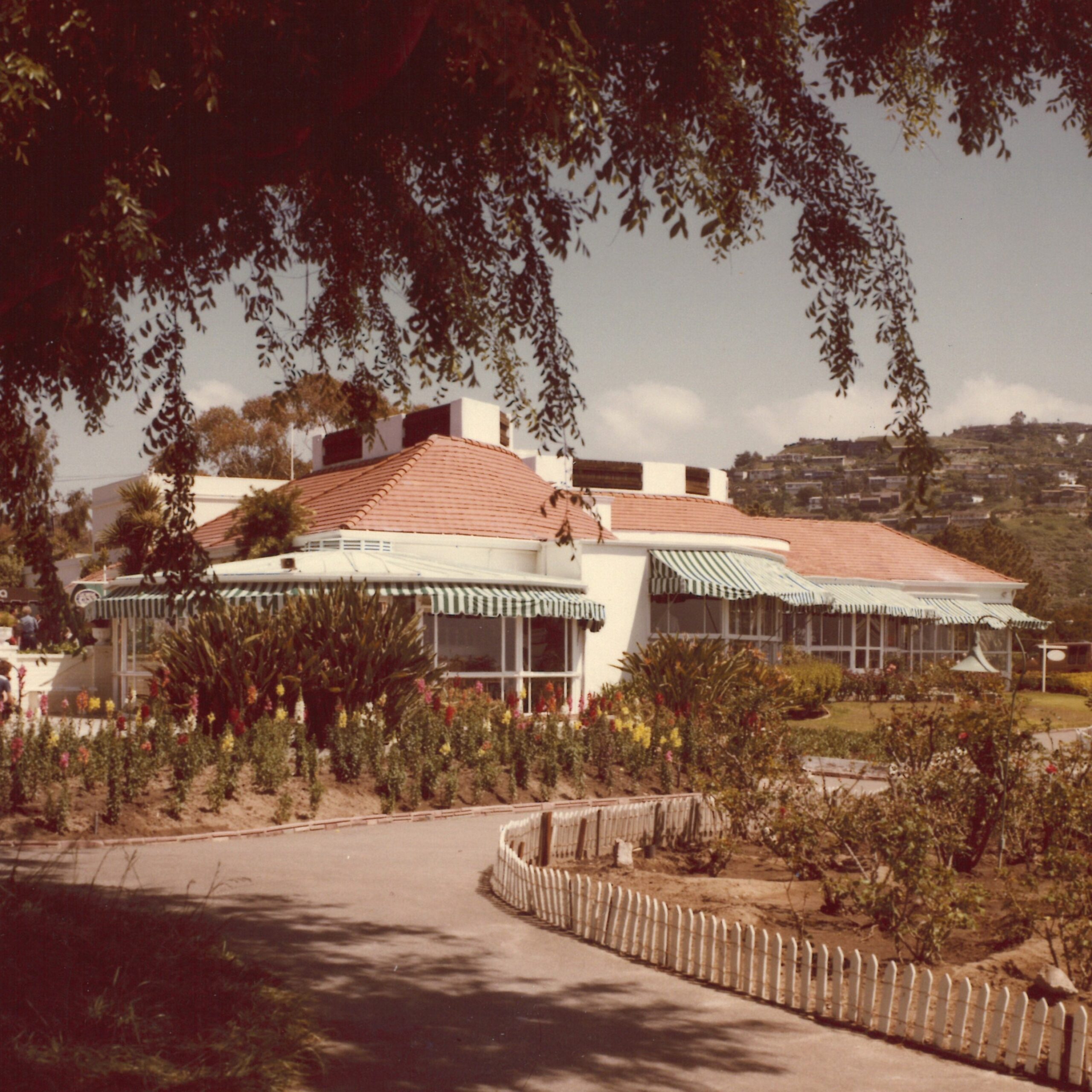 Las Brisas - Lee & Sakahara Architects